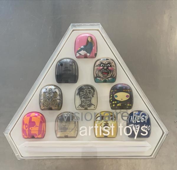 Visionaire No.50 Artist Toys kidrobotキッドロボット社コラボレーション号 / 古書みすみ / 古本、中古本 ...